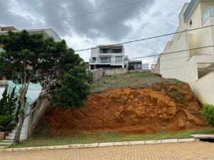 Construindo em Terrenos Aclives e Declives